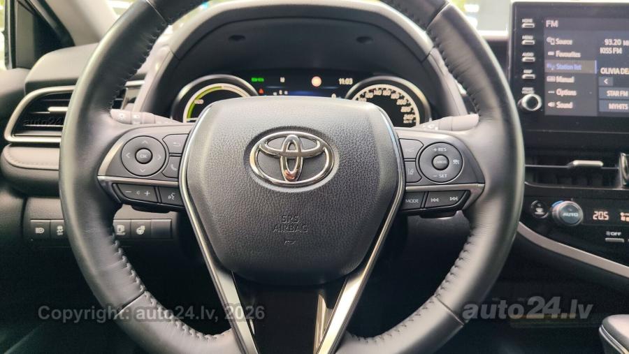 White Toyota Camry 2021 in Tallinn, with an engine capacity of 2.49 L and mileage of 89 thousand km for 26995 €, photo 12 on AUTOMOTO.COM.LV