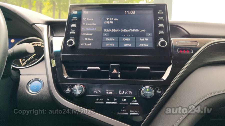 White Toyota Camry 2021 in Tallinn, with an engine capacity of 2.49 L and mileage of 89 thousand km for 26995 €, photo 14 on AUTOMOTO.COM.LV