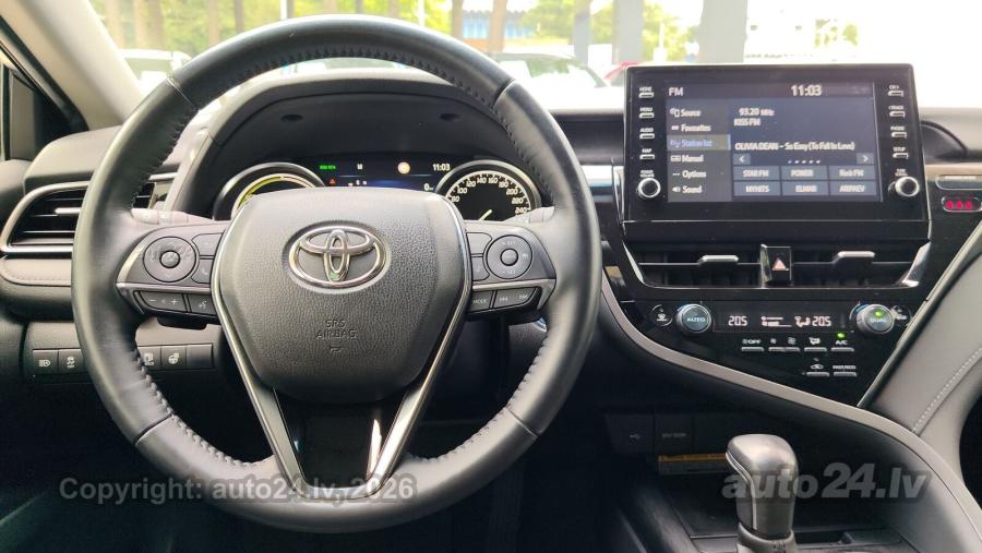 White Toyota Camry 2021 in Tallinn, with an engine capacity of 2.49 L and mileage of 89 thousand km for 26995 €, photo 16 on AUTOMOTO.COM.LV