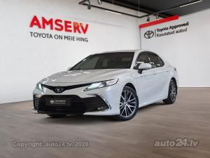 Balts Toyota Camry 2021 Tallina, ar dzinēja tilpumu 2.50 L un nobraukumu 70 tūkst. km par 29990 €, foto  vietnē AUTOMOTO.COM.LV