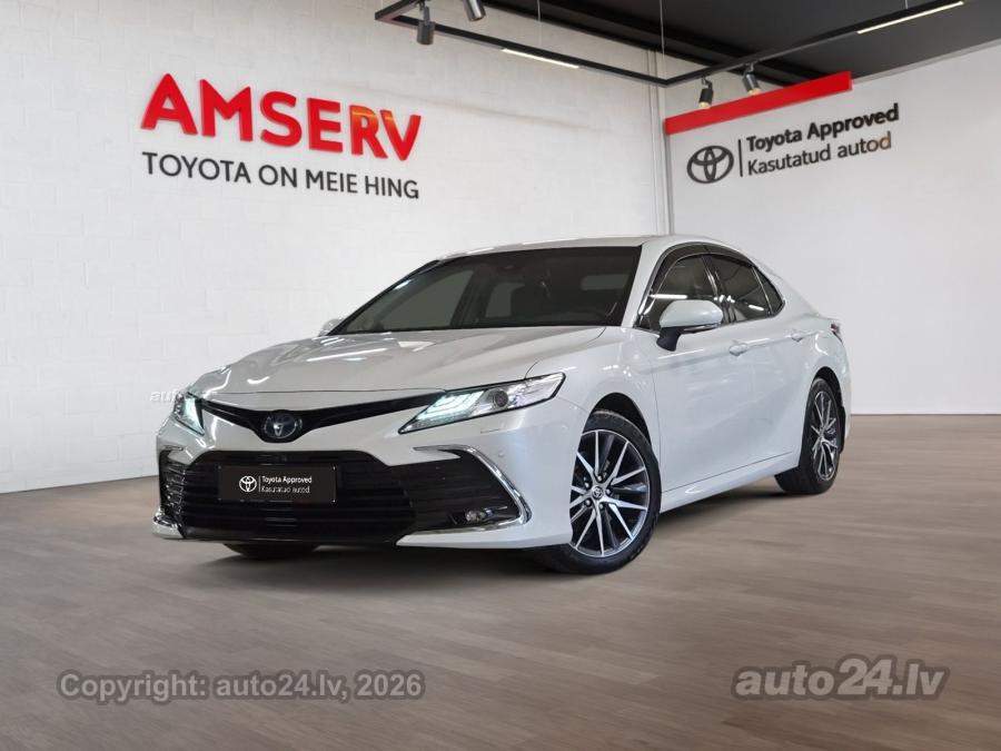 Balts Toyota Camry 2021 Tallina, ar dzinēja tilpumu 2.50 L un nobraukumu 70 tūkst. km par 29990 €, foto 1 vietnē AUTOMOTO.COM.LV
