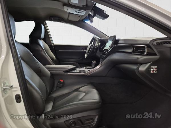 Белый Тойота Камри 2021 в Таллин, объемом двигателя 2.50 л и пробегом 70 тыс. км за 29990 €, фото 6 на AUTOMOTO.COM.LV