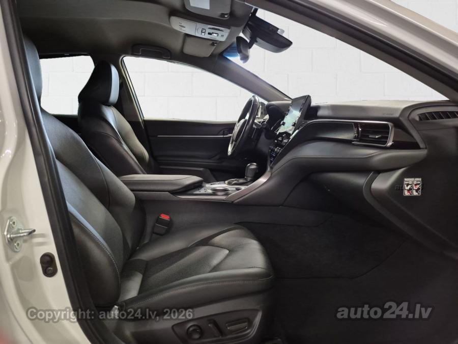 Balts Toyota Camry 2021 Tallina, ar dzinēja tilpumu 2.50 L un nobraukumu 70 tūkst. km par 29990 €, foto 7 vietnē AUTOMOTO.COM.LV