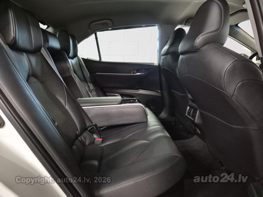 Balts Toyota Camry 2021 Tallina, ar dzinēja tilpumu 2.50 L un nobraukumu 70 tūkst. km par 29990 €, foto 8 vietnē AUTOMOTO.COM.LV