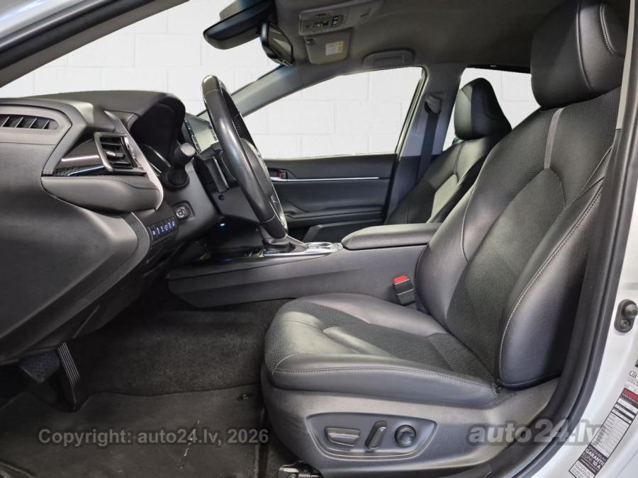 Balts Toyota Camry 2021 Tallina, ar dzinēja tilpumu 2.50 L un nobraukumu 70 tūkst. km par 29990 €, foto 12 vietnē AUTOMOTO.COM.LV