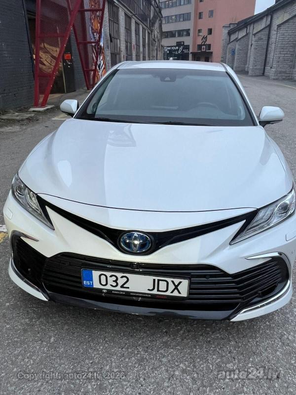 Balts Toyota Camry 2021 Tallina, ar dzinēja tilpumu 2.50 L un nobraukumu 158 tūkst. km par 23900 €, foto 1 vietnē AUTOMOTO.COM.LV