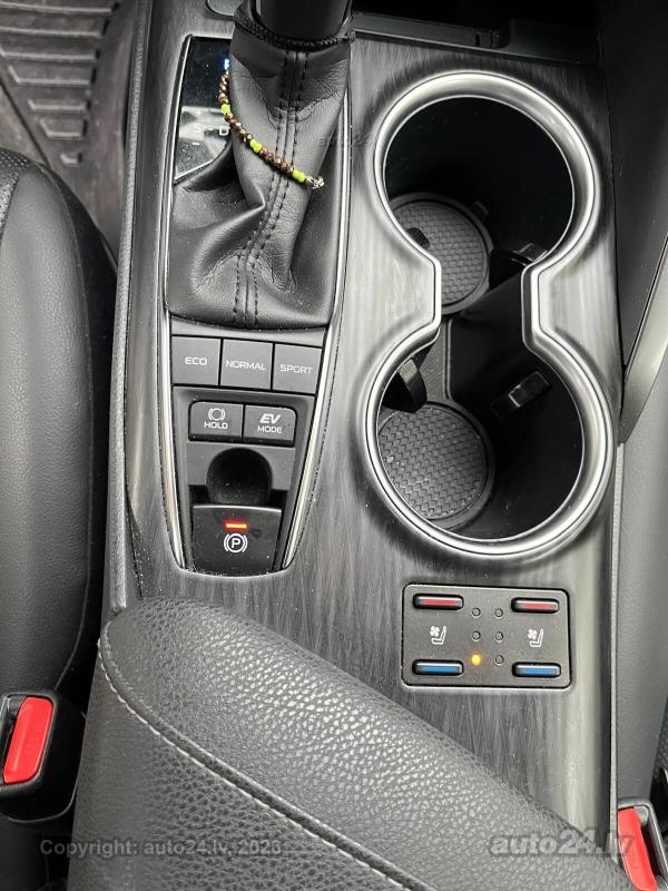 Balts Toyota Camry 2021 Tallina, ar dzinēja tilpumu 2.50 L un nobraukumu 158 tūkst. km par 23900 €, foto 10 vietnē AUTOMOTO.COM.LV