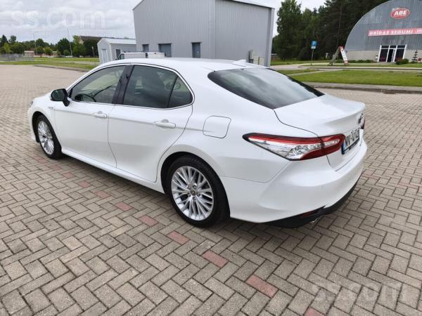 Balts Toyota Camry 2021 Rīga, ar dzinēja tilpumu 2.50 L un nobraukumu 124 tūkst. km par 24500 €, foto 4 vietnē AUTOMOTO.COM.LV