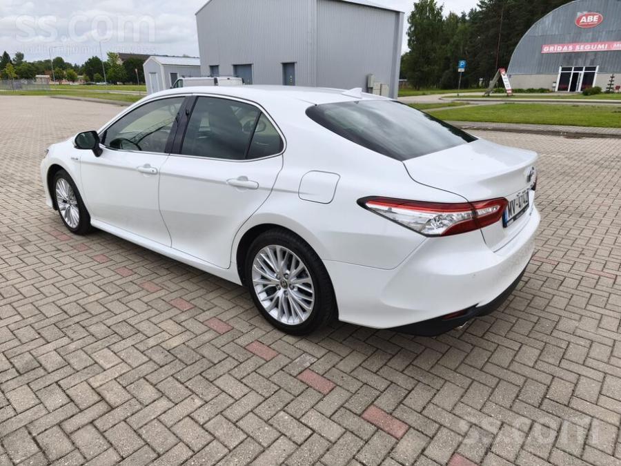 Balts Toyota Camry 2021 Rīga, ar dzinēja tilpumu 2.50 L un nobraukumu 124 tūkst. km par 24500 €, foto 4 vietnē AUTOMOTO.COM.LV