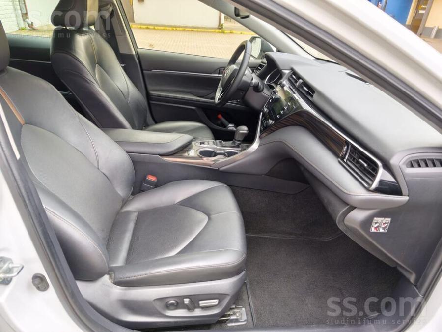 Balts Toyota Camry 2021 Rīga, ar dzinēja tilpumu 2.50 L un nobraukumu 124 tūkst. km par 24500 €, foto 20 vietnē AUTOMOTO.COM.LV