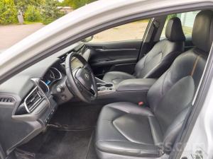 Balts Toyota Camry 2021 Rīga, ar dzinēja tilpumu 2.50 L un nobraukumu 124 tūkst. km par 24500 €, foto 22 vietnē AUTOMOTO.COM.LV
