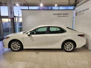 Balts Toyota Camry 2022 Ventspils, ar dzinēja tilpumu 2.50 L un nobraukumu 19 tūkst. km par 20100 €, foto 2 vietnē AUTOMOTO.COM.LV