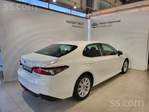 Balts Toyota Camry 2022 Ventspils, ar dzinēja tilpumu 2.50 L un nobraukumu 19 tūkst. km par 20100 €, foto 4 vietnē AUTOMOTO.COM.LV