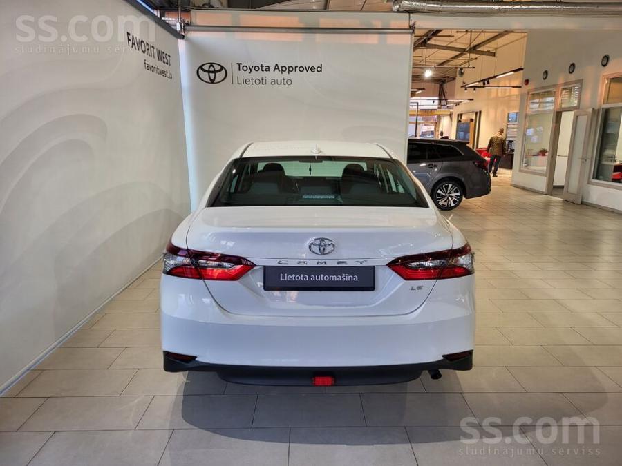 Balts Toyota Camry 2022 Ventspils, ar dzinēja tilpumu 2.50 L un nobraukumu 19 tūkst. km par 20100 €, foto 22 vietnē AUTOMOTO.COM.LV