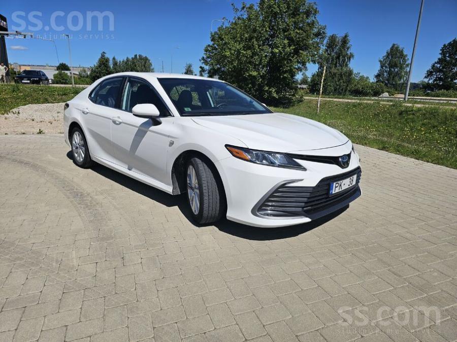Белый Тойота Камри 2022 в Салдус, объемом двигателя 2.50 л и пробегом 19 тыс. км за 19000 €, фото 3 на AUTOMOTO.COM.LV