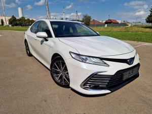 Balts Toyota Camry 2022 Telšiai, ar dzinēja tilpumu 2.49 L un nobraukumu 233 tūkst. km par 18900 €, foto  vietnē AUTOMOTO.COM.LV