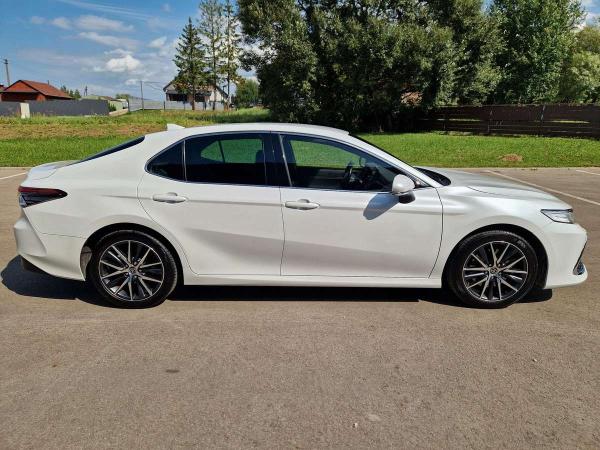 Balts Toyota Camry 2022 Telšiai, ar dzinēja tilpumu 2.49 L un nobraukumu 233 tūkst. km par 18900 €, foto 5 vietnē AUTOMOTO.COM.LV
