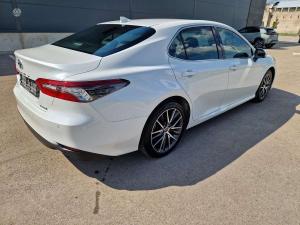 Balts Toyota Camry 2022 Telšiai, ar dzinēja tilpumu 2.49 L un nobraukumu 233 tūkst. km par 18900 €, foto 8 vietnē AUTOMOTO.COM.LV