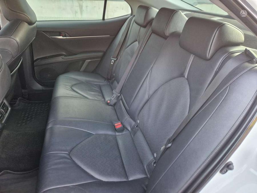 Balts Toyota Camry 2022 Telšiai, ar dzinēja tilpumu 2.49 L un nobraukumu 233 tūkst. km par 18900 €, foto 19 vietnē AUTOMOTO.COM.LV