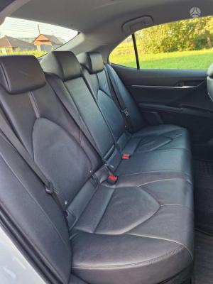 Balts Toyota Camry 2022 Telšiai, ar dzinēja tilpumu 2.49 L un nobraukumu 233 tūkst. km par 18900 €, foto 20 vietnē AUTOMOTO.COM.LV