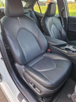 Balts Toyota Camry 2022 Telšiai, ar dzinēja tilpumu 2.49 L un nobraukumu 233 tūkst. km par 18900 €, foto 23 vietnē AUTOMOTO.COM.LV
