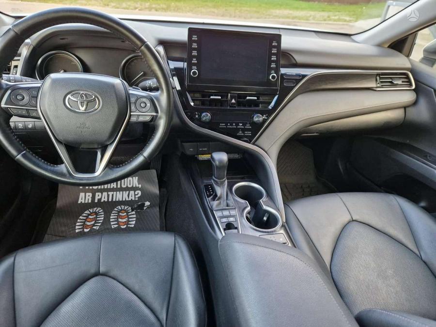 Balts Toyota Camry 2022 Telšiai, ar dzinēja tilpumu 2.49 L un nobraukumu 233 tūkst. km par 18900 €, foto 24 vietnē AUTOMOTO.COM.LV
