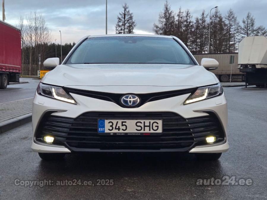 Balts Toyota Camry 2023 Tallina, ar dzinēja tilpumu 2.50 L un nobraukumu 87 tūkst. km par 29000 €, foto 1 vietnē AUTOMOTO.COM.LV