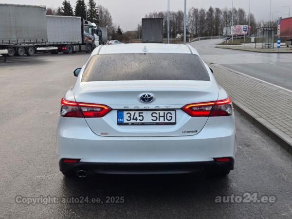 Balts Toyota Camry 2023 Tallina, ar dzinēja tilpumu 2.50 L un nobraukumu 87 tūkst. km par 29000 €, foto 2 vietnē AUTOMOTO.COM.LV