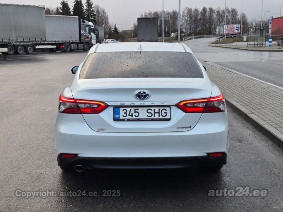 Balts Toyota Camry 2023 Tallina, ar dzinēja tilpumu 2.50 L un nobraukumu 87 tūkst. km par 29000 €, foto 2 vietnē AUTOMOTO.COM.LV