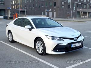 White Toyota Camry 2023 in Tallinn, with an engine capacity of 2.50 L and mileage of 144 thousand km for 24300 €, photo  on AUTOMOTO.COM.LV
