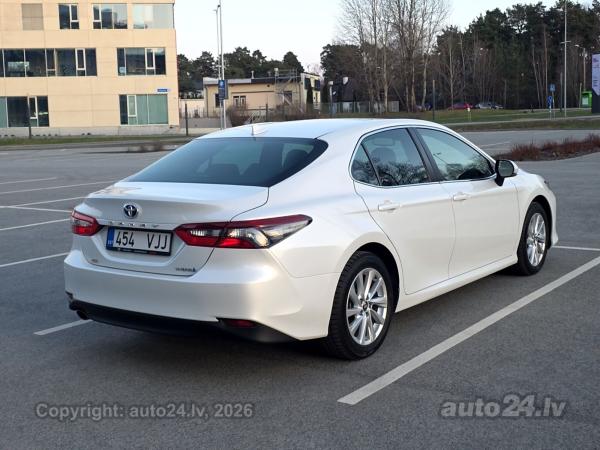 Balts Toyota Camry 2023 Tallina, ar dzinēja tilpumu 2.50 L un nobraukumu 144 tūkst. km par 24300 €, foto 2 vietnē AUTOMOTO.COM.LV