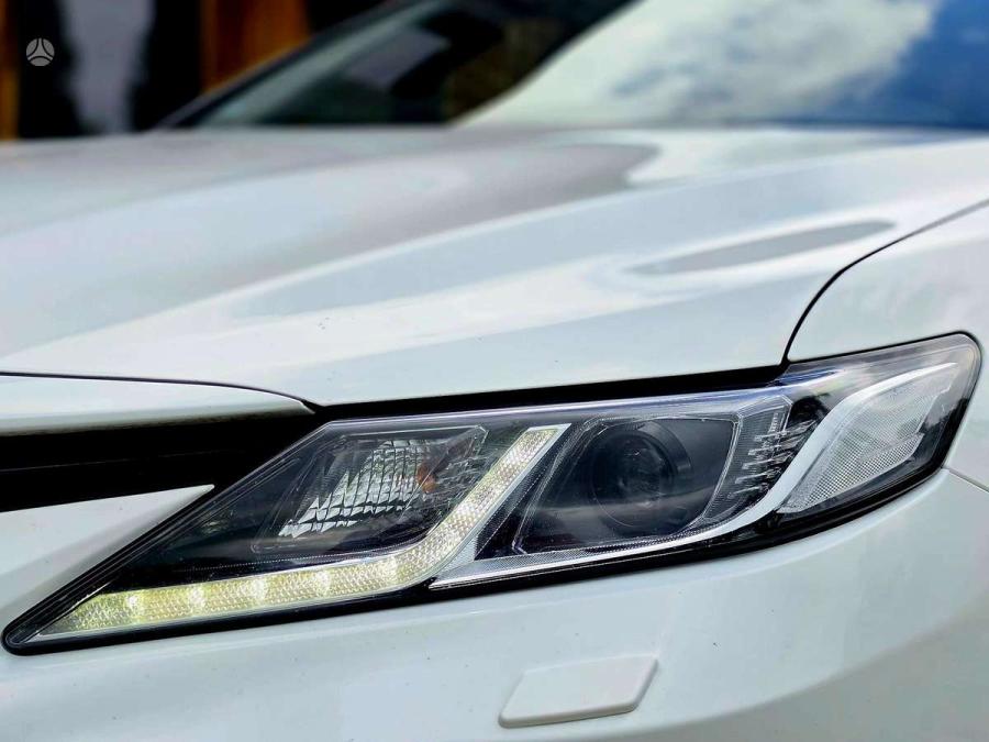 White Toyota Camry 2023 in Taurage, with an engine capacity of 2.49 L and mileage of 178 thousand km for 16400 €, photo 12 on AUTOMOTO.COM.LV