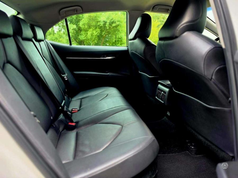 White Toyota Camry 2023 in Taurage, with an engine capacity of 2.49 L and mileage of 178 thousand km for 16400 €, photo 34 on AUTOMOTO.COM.LV