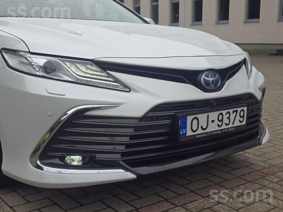 Белый Тойота Камри 2023 в Елгава, объемом двигателя 2.50 л и пробегом 52 тыс. км за 31000 €, фото 4 на AUTOMOTO.COM.LV