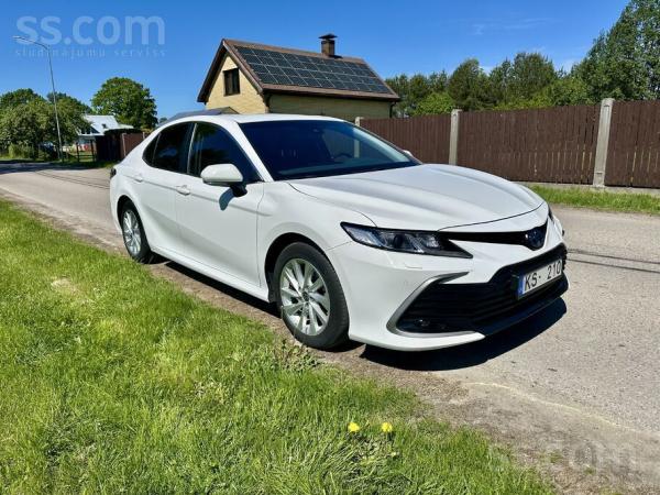 Balts Toyota Camry 2023 Rīga, ar dzinēja tilpumu 2.50 L un nobraukumu 60 tūkst. km par 28500 €, foto 3 vietnē AUTOMOTO.COM.LV