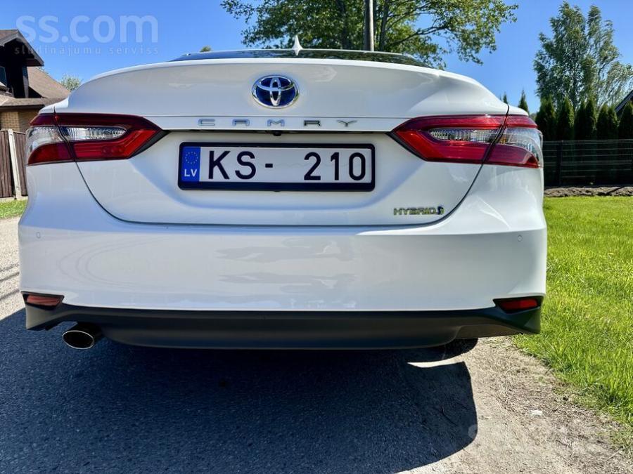 White Toyota Camry 2023 in Riga, with an engine capacity of 2.50 L and mileage of 60 thousand km for 28500 €, photo 7 on AUTOMOTO.COM.LV