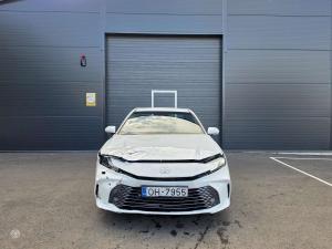 White Toyota Camry 2025 in Kaunas, with an engine capacity of 2.49 L and mileage of 11 thousand km for 20900 €, photo 8 on AUTOMOTO.COM.LV