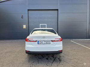White Toyota Camry 2025 in Kaunas, with an engine capacity of 2.49 L and mileage of 11 thousand km for 20900 €, photo 9 on AUTOMOTO.COM.LV