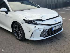 White Toyota Camry 2025 in Kaunas, with an engine capacity of 2.49 L and mileage of 11 thousand km for 20900 €, photo 10 on AUTOMOTO.COM.LV