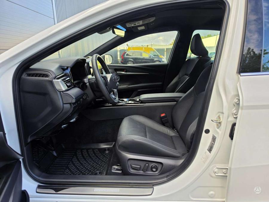 Balts Toyota Camry 2025 Kauņa, ar dzinēja tilpumu 2.49 L un nobraukumu 11 tūkst. km par 20900 €, foto 23 vietnē AUTOMOTO.COM.LV