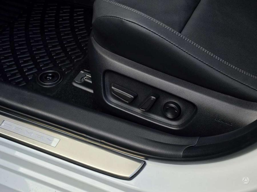 Balts Toyota Camry 2025 Kauņa, ar dzinēja tilpumu 2.49 L un nobraukumu 11 tūkst. km par 20900 €, foto 24 vietnē AUTOMOTO.COM.LV