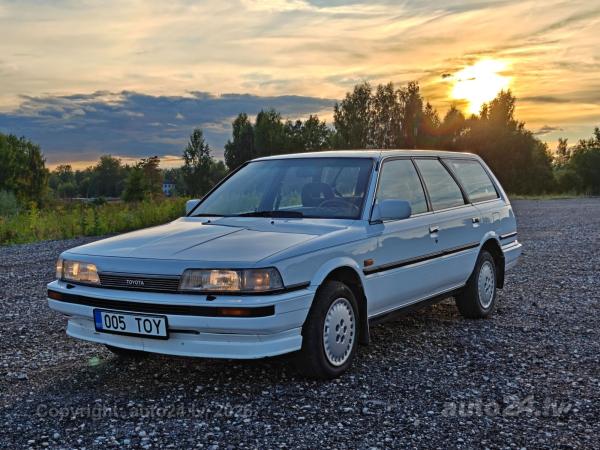 Белый Тойота Камри 1989 в Таллин, объемом двигателя 2.00 л и пробегом 143 тыс. км за 3600 €, фото 1 на AUTOMOTO.COM.LV