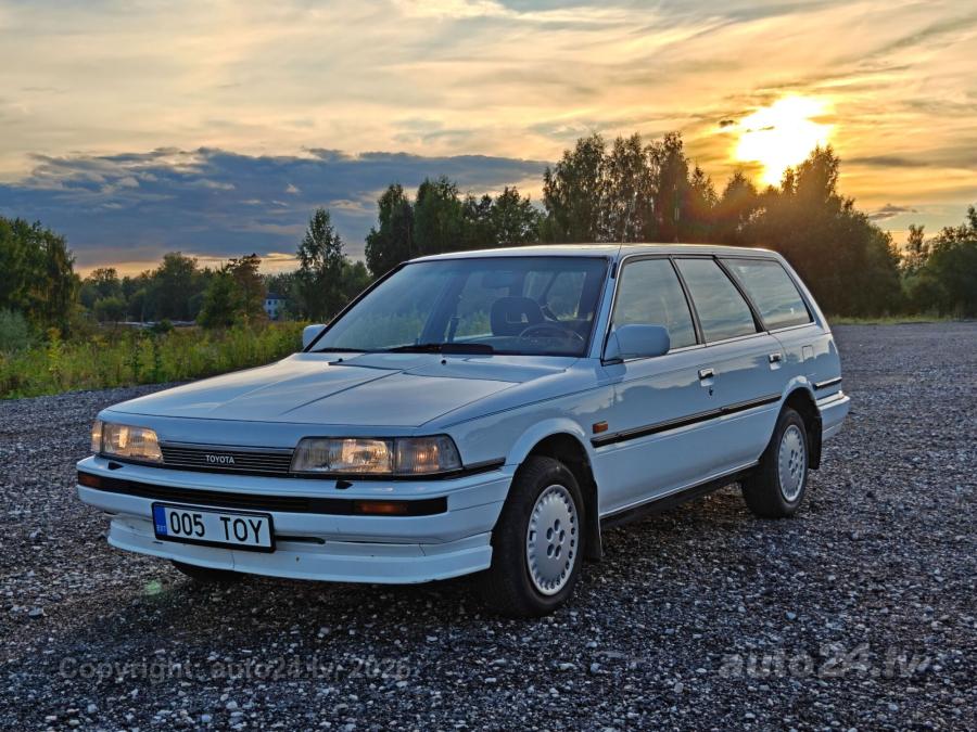 Белый Тойота Камри 1989 в Таллин, объемом двигателя 2.00 л и пробегом 143 тыс. км за 3600 €, фото 1 на AUTOMOTO.COM.LV