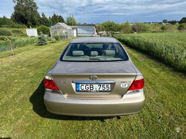 Yellow Toyota Camry 2006 in Siauliai, with an engine capacity of 2.36 L and mileage of 157 thousand km for 2200 €, photo 5 on AUTOMOTO.COM.LV