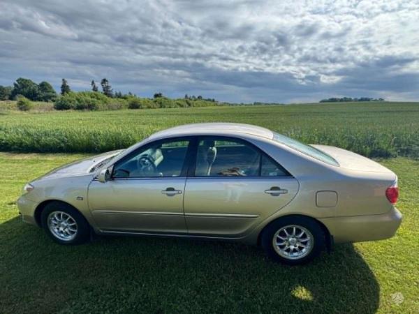 Yellow Toyota Camry 2006 in Siauliai, with an engine capacity of 2.36 L and mileage of 157 thousand km for 2200 €, photo 6 on AUTOMOTO.COM.LV
