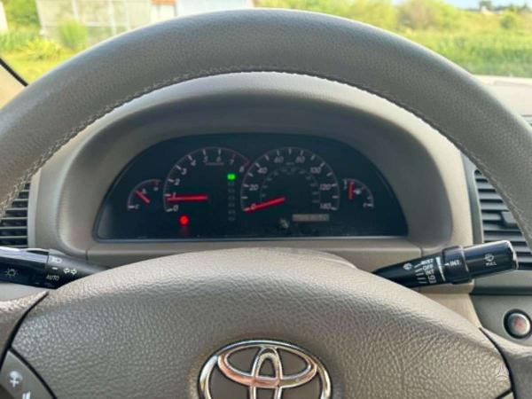 Yellow Toyota Camry 2006 in Siauliai, with an engine capacity of 2.36 L and mileage of 157 thousand km for 2200 €, photo 9 on AUTOMOTO.COM.LV