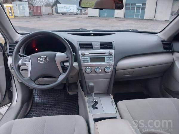 Yellow Toyota Camry 2007 in Cesis, with an engine capacity of 2.40 L and mileage of 212 thousand km for 3100 €, photo 5 on AUTOMOTO.COM.LV