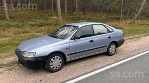 Zils Toyota Carina E 1994 Jūrmala, ar dzinēja tilpumu 1.60 L un nobraukumu 307 tūkst. km par 2000 €, foto  vietnē AUTOMOTO.COM.LV