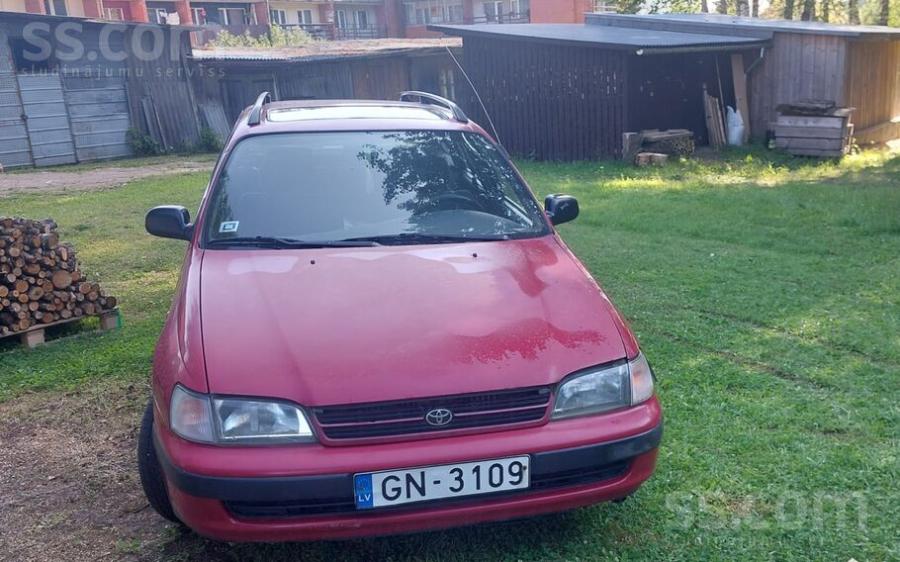 Sarkans Toyota Carina 1995 Daugavpils, ar dzinēja tilpumu 1.80 L un nobraukumu 366 tūkst. km par 1200 €, foto 1 vietnē AUTOMOTO.COM.LV