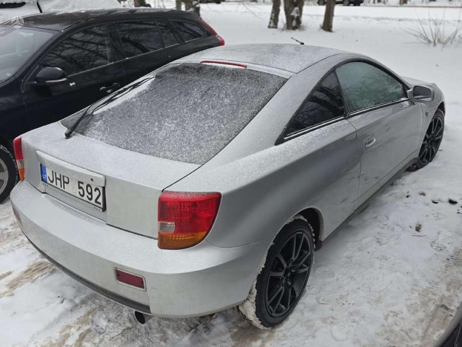 Pelēks Toyota Celica 2000 Viļņa, ar dzinēja tilpumu 1.79 L un nobraukumu 295 tūkst. km par 1100 €, foto 3 vietnē AUTOMOTO.COM.LV